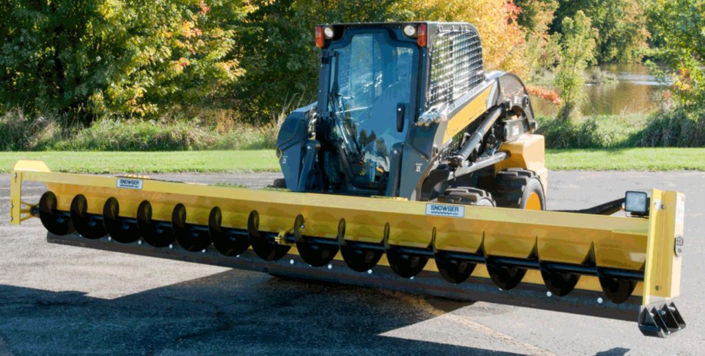 Snowger Attachment for Removing Snow Under Semi Trailers | Berlon