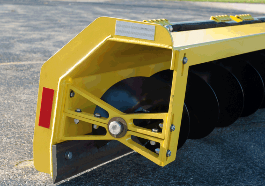 Snowger Attachment for Removing Snow Under Semi Trailers | Berlon