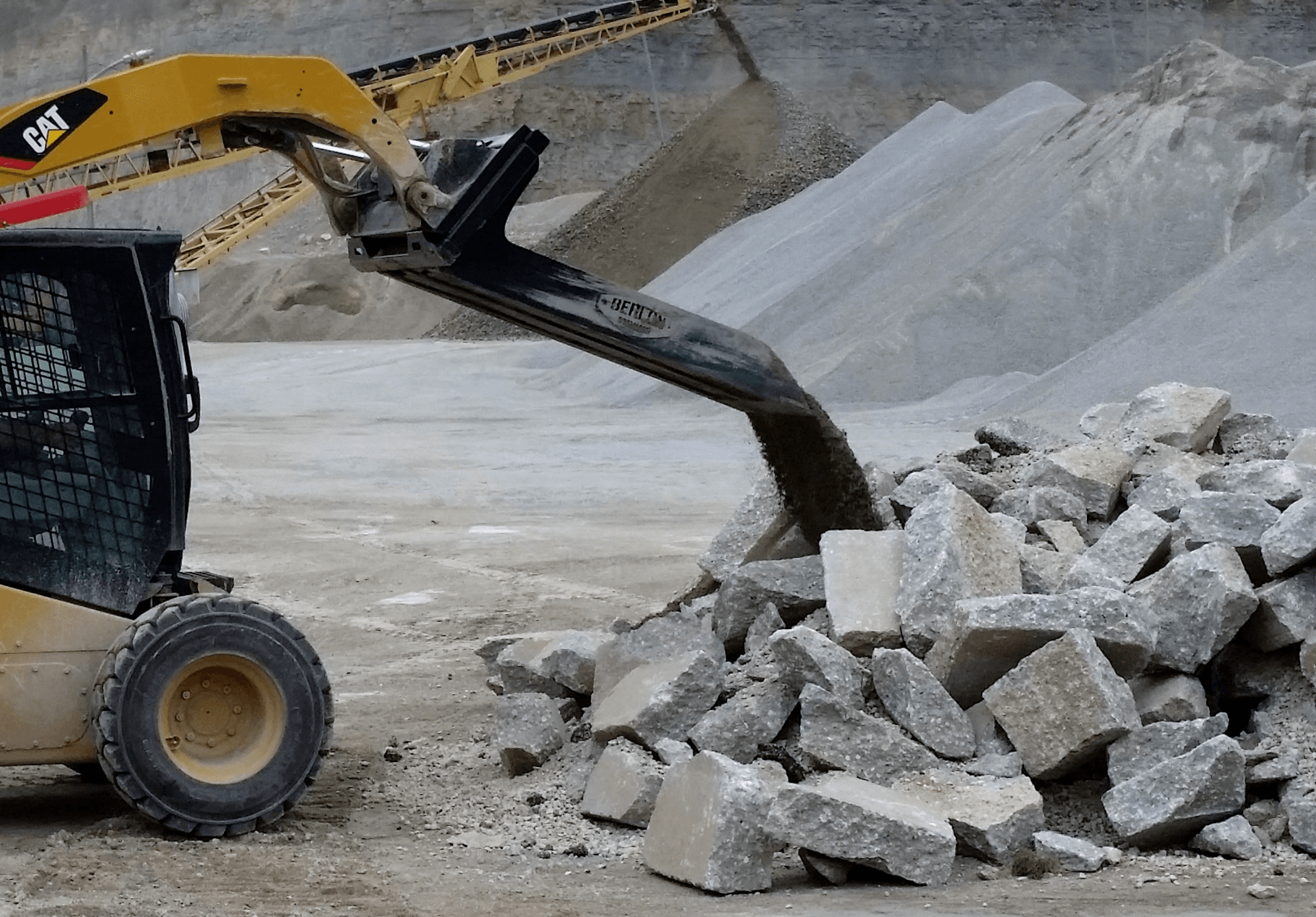 Berlon's Material Long Bucket