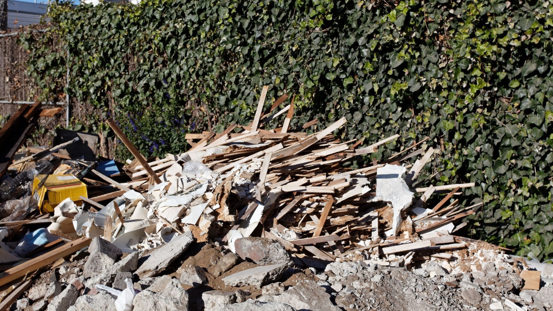 Construction Debris Removal Services | Level Higher Hauling & Junk Removal