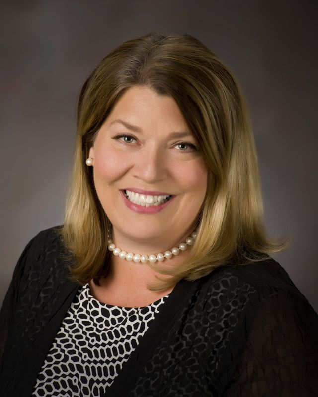 Julie Fink's Instagram, Twitter & Facebook on IDCrawl