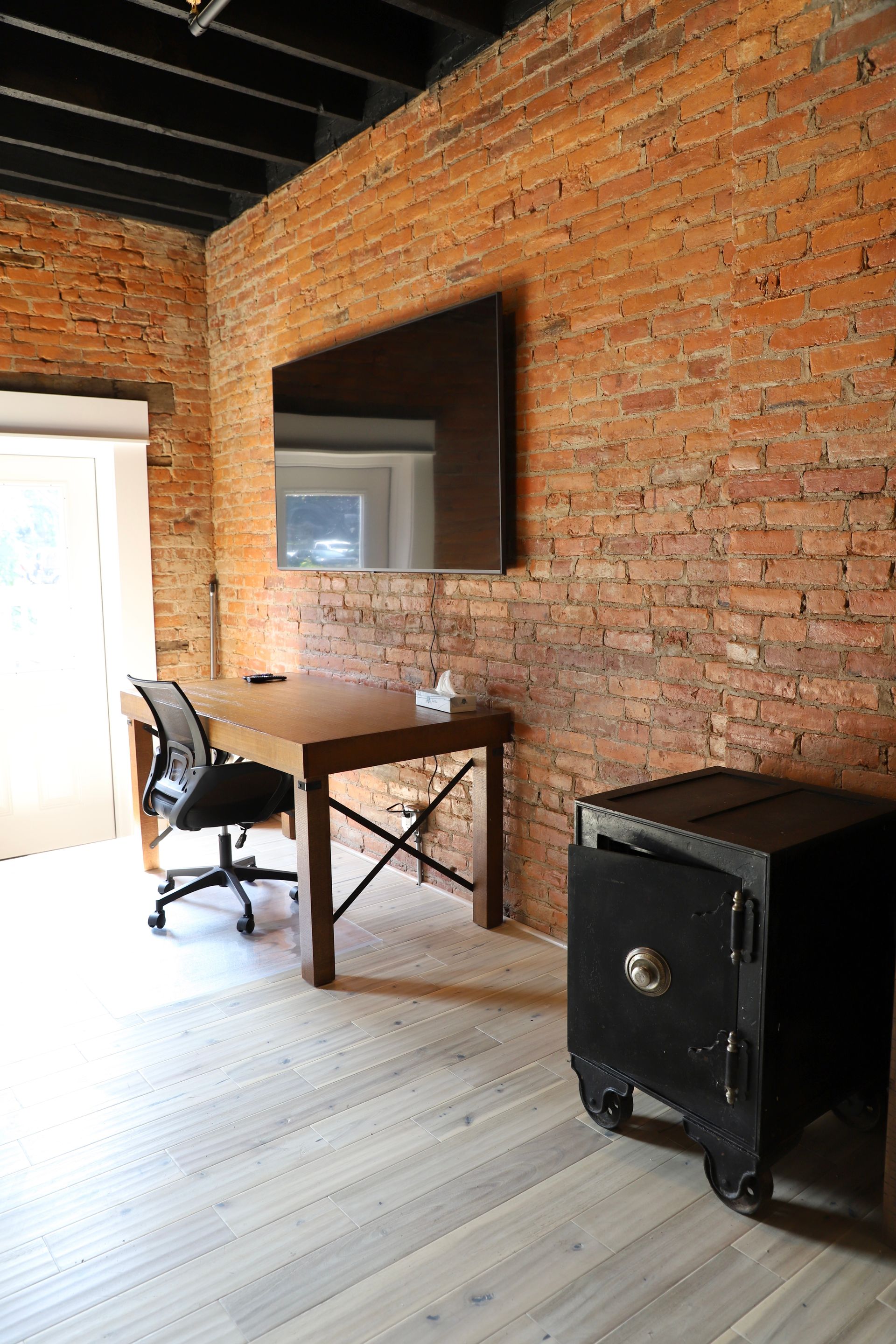 Boutique Rooms in Watkins Glen, NY - The Benjamin Hotel