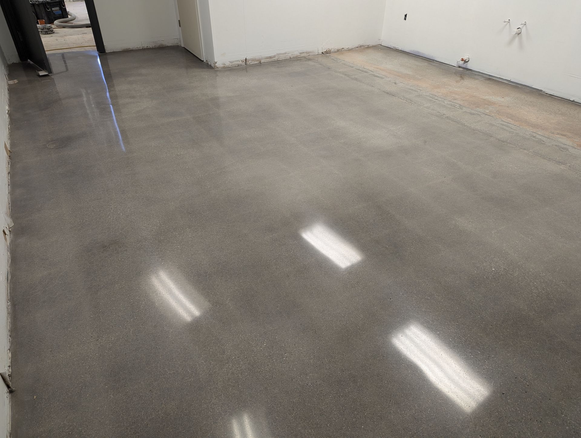 SRS Distribution | 800-Grit Polished Concrete | Spartanburg