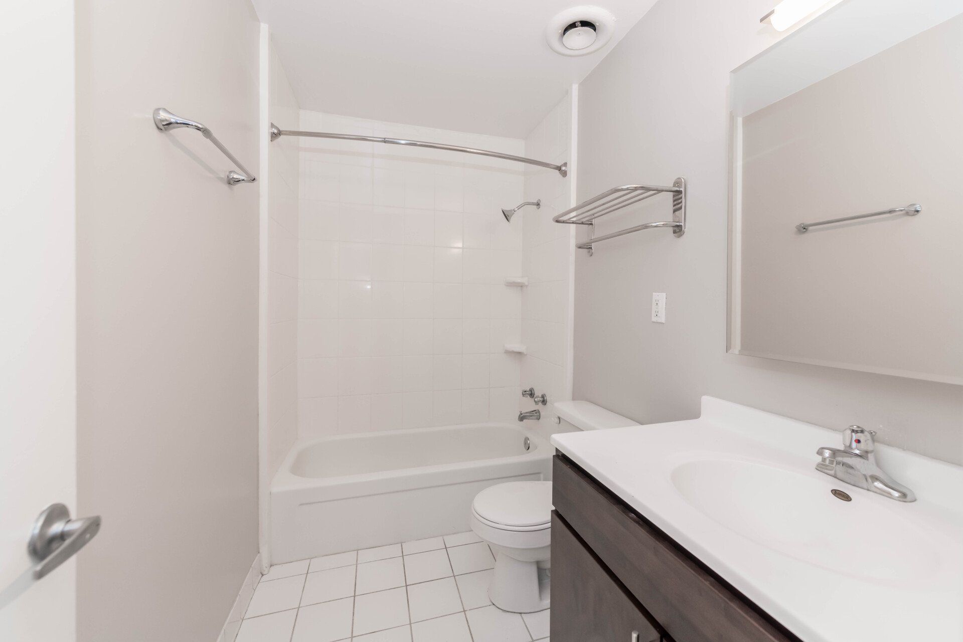 Gallery | Reside on Wellington | Lakeview Chicago Apartments