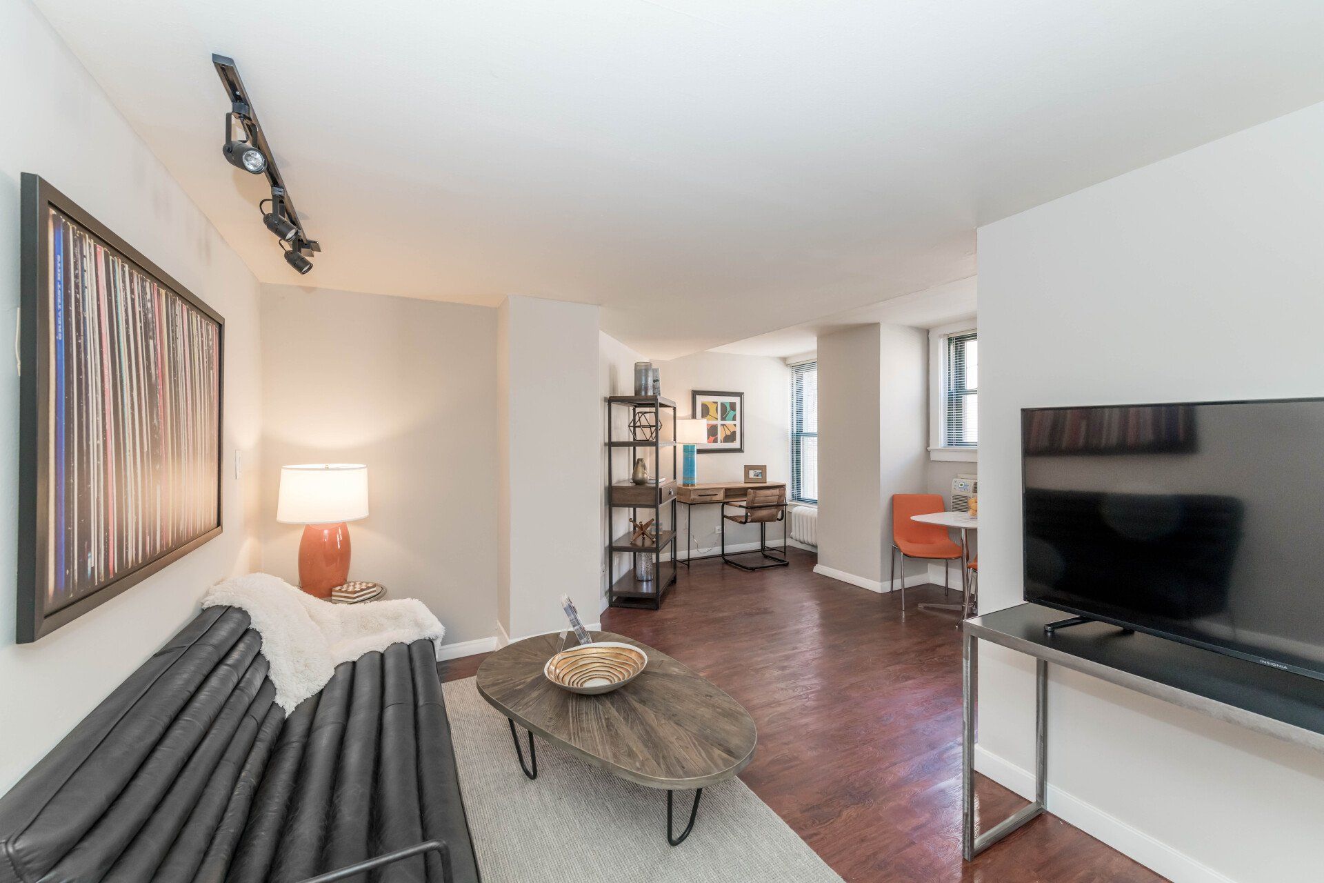 Apartments in Lakeview Chicago, IL | Reside on Wellington