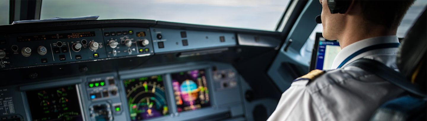 Accelerated Commercial vs Traditional Pilot Training