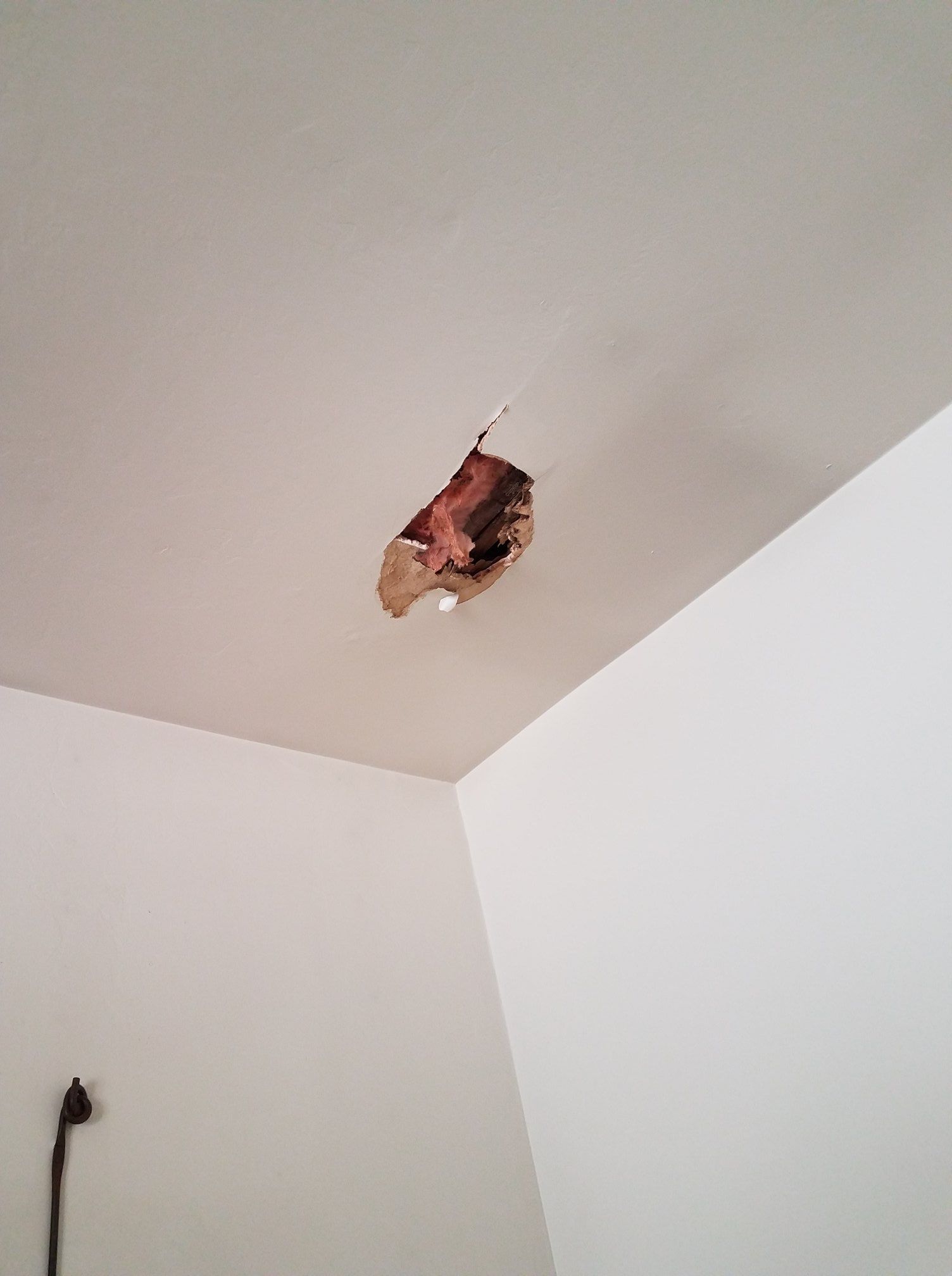 Wall Cracks and Holes? Here’s How to Fix Drywall Damage Fast