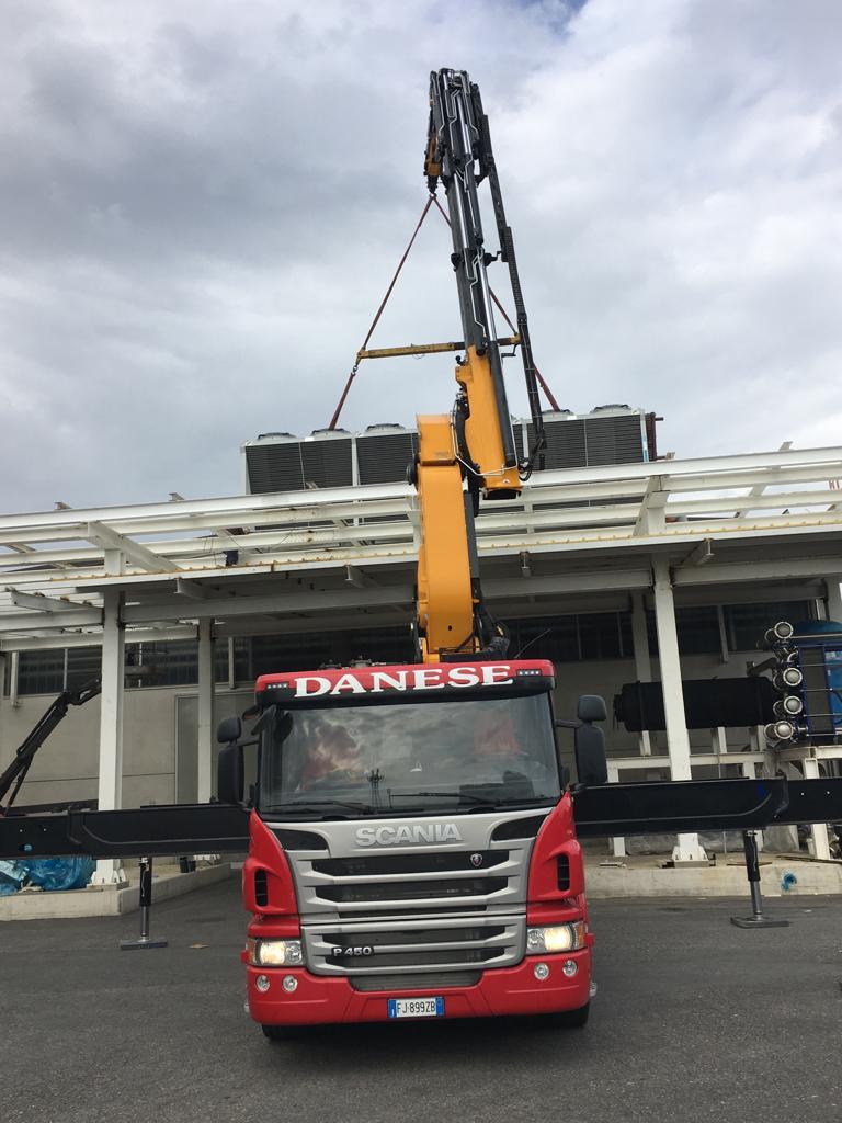 Servizio Autogru su camion | Danese Autogru
