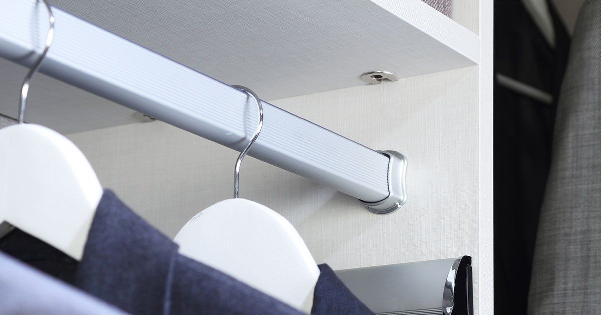 How to Properly Arrange The Clothes in Your Closet