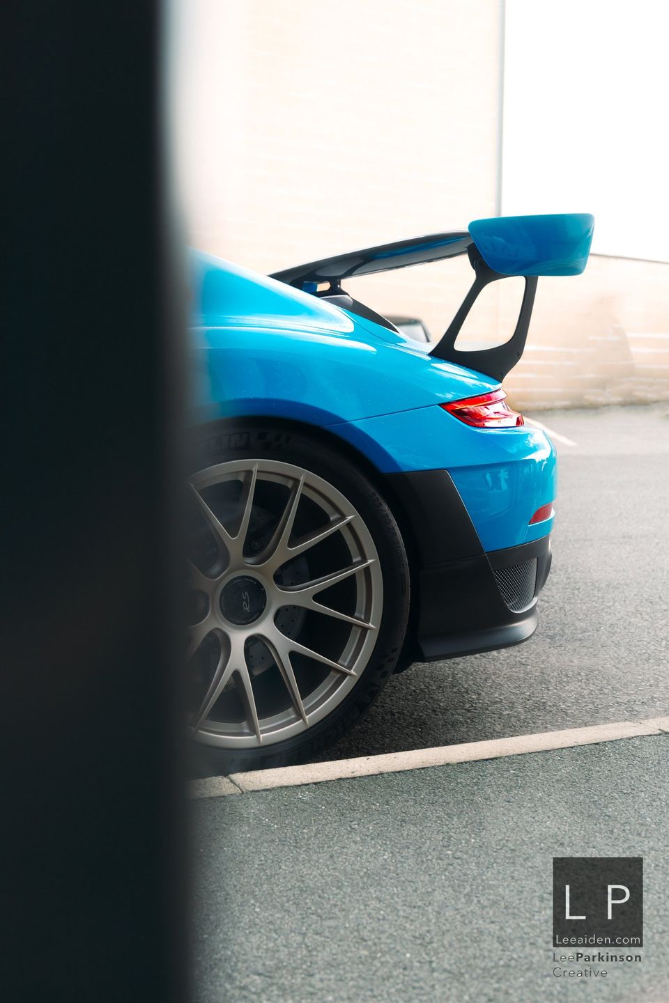 Porsche 911 991 GT2 RS in Miami Blue