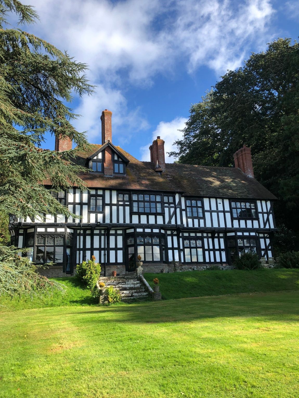 ROWDEN ABBEY >> Home