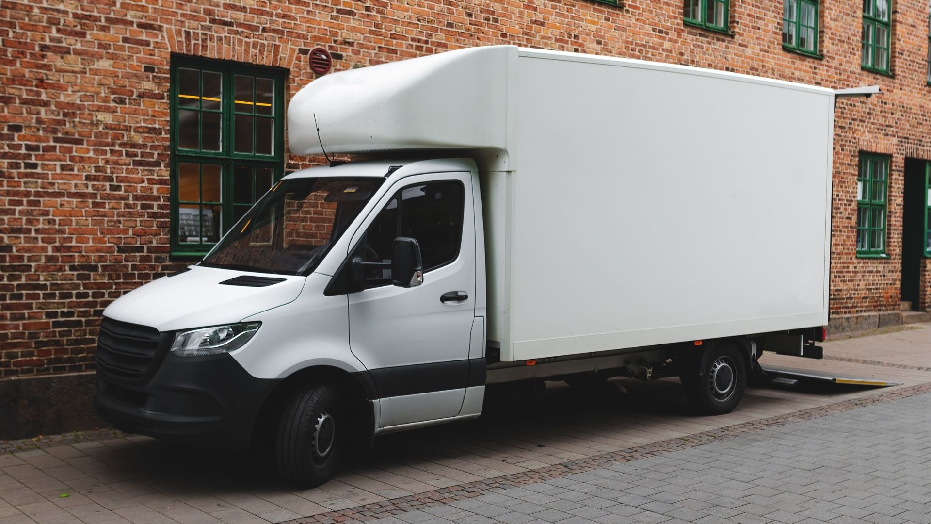 What size is a Luton van? (Height, width, and what should fit)