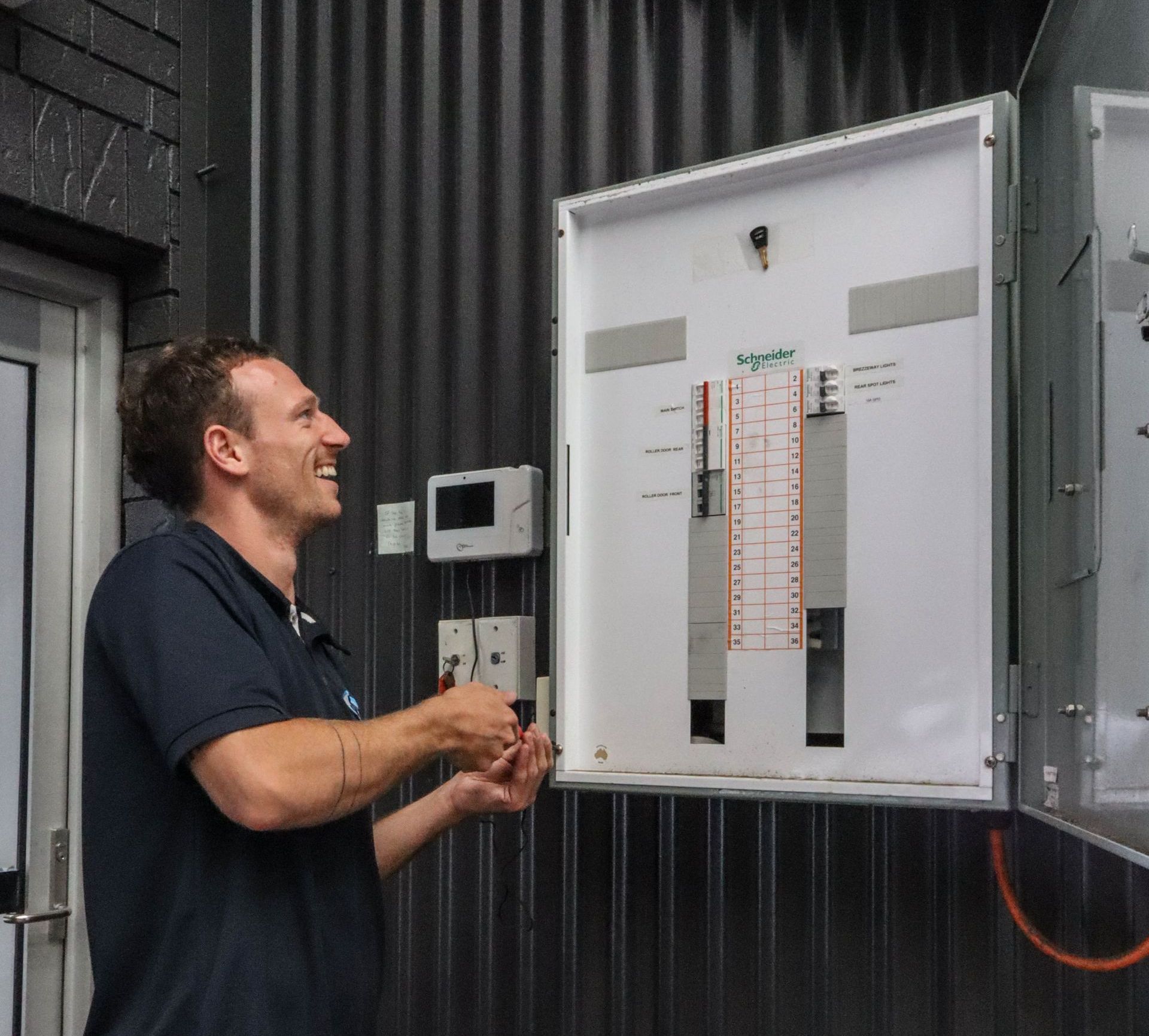 Local Electrician Sydney | Strata Trade Professionals 8998 1703