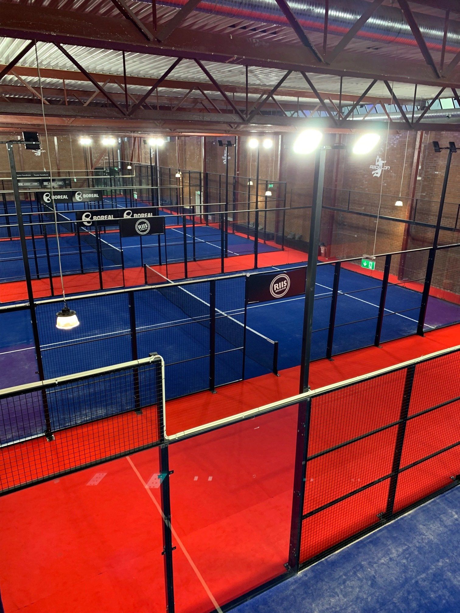 Padelon | modernes Padel Center in Karlsruhe Eggenstein