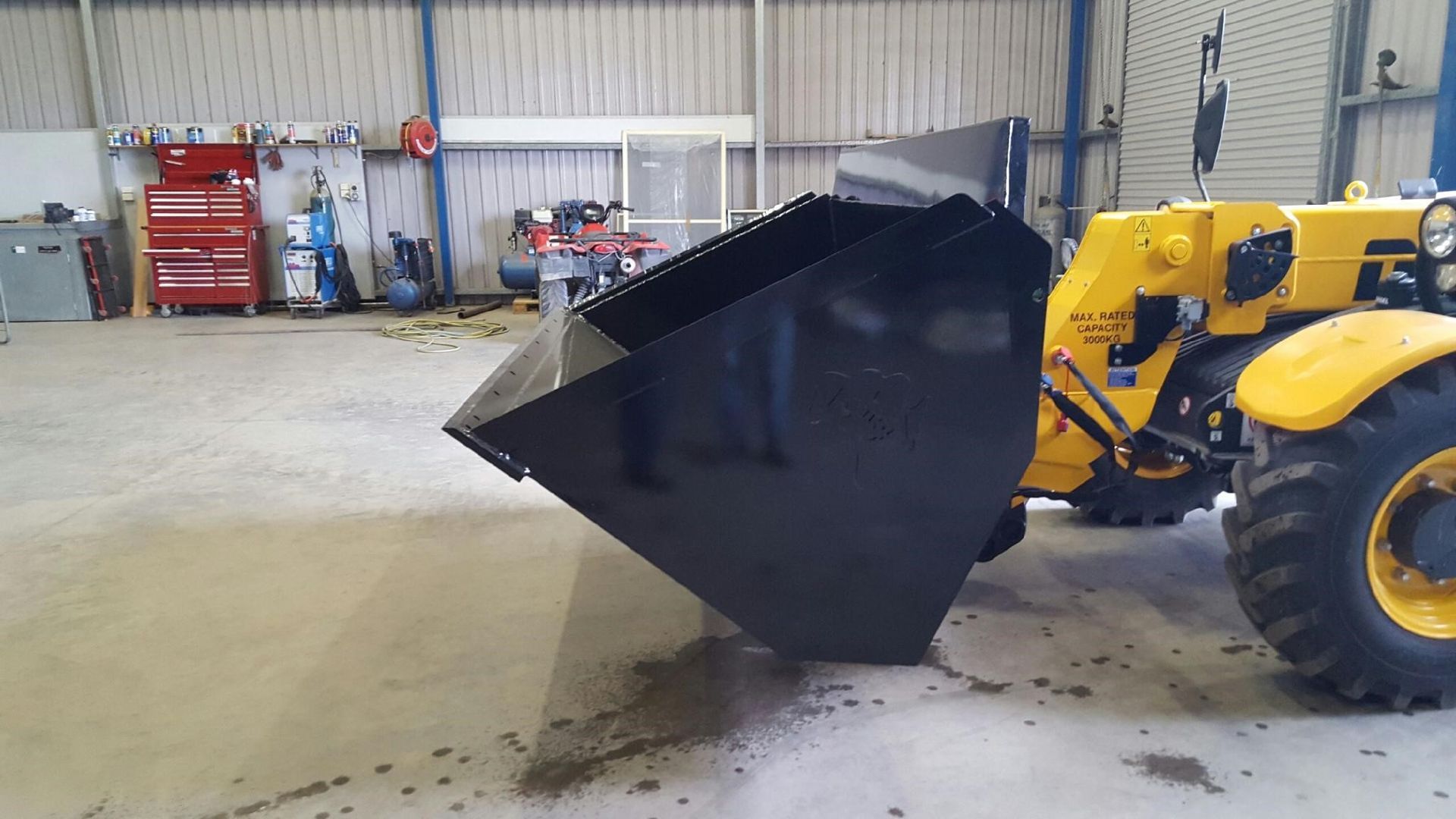 Telehandler LM Buckets | McCormack Industries