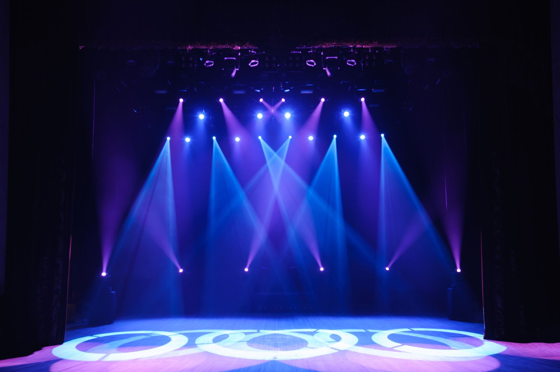 Elevate Your Next Corporate Event with Exceptional Lighting