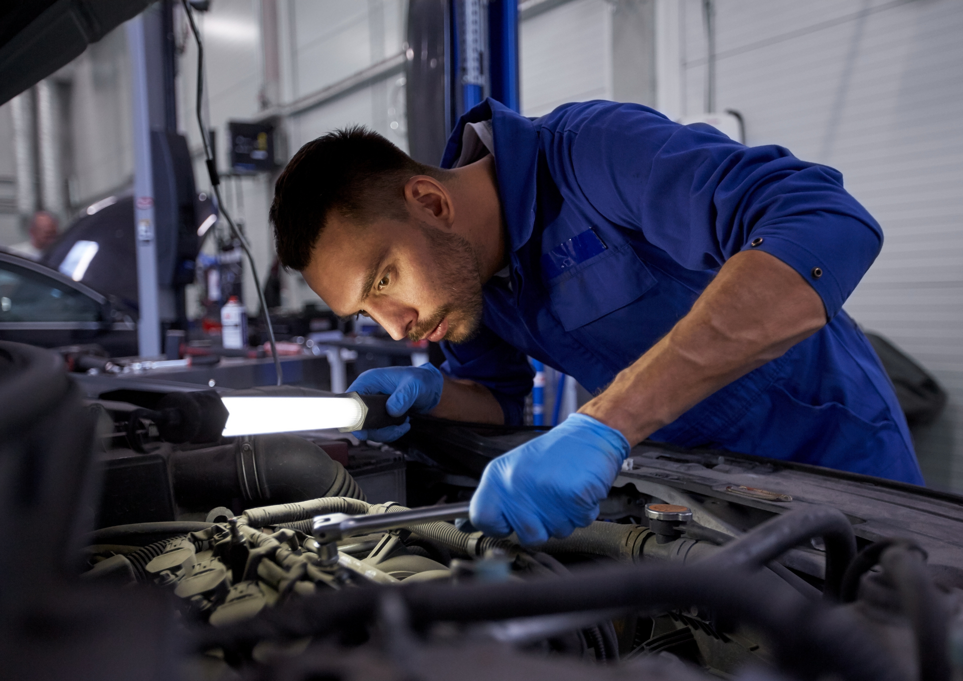 Mobile Auto Mechanic vs Traditional Garage: Key Points Explained