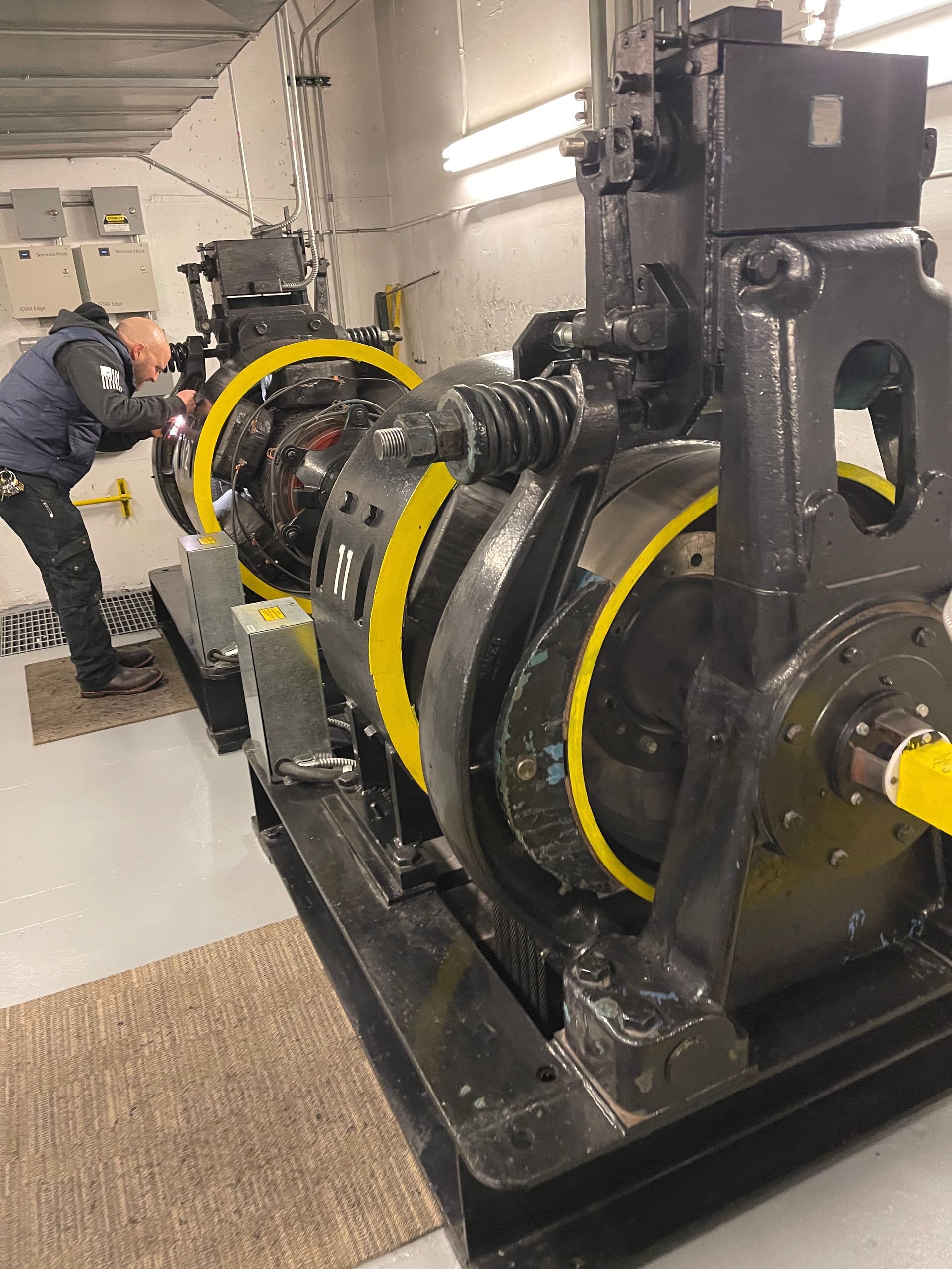 Gearless Elevators: The New Standard of Traction Elevator Technology