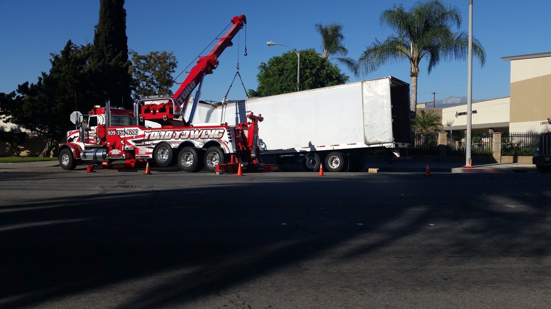 Toro Towing - Inland Empires #1 Semi and Heavy Equipment Tow Company