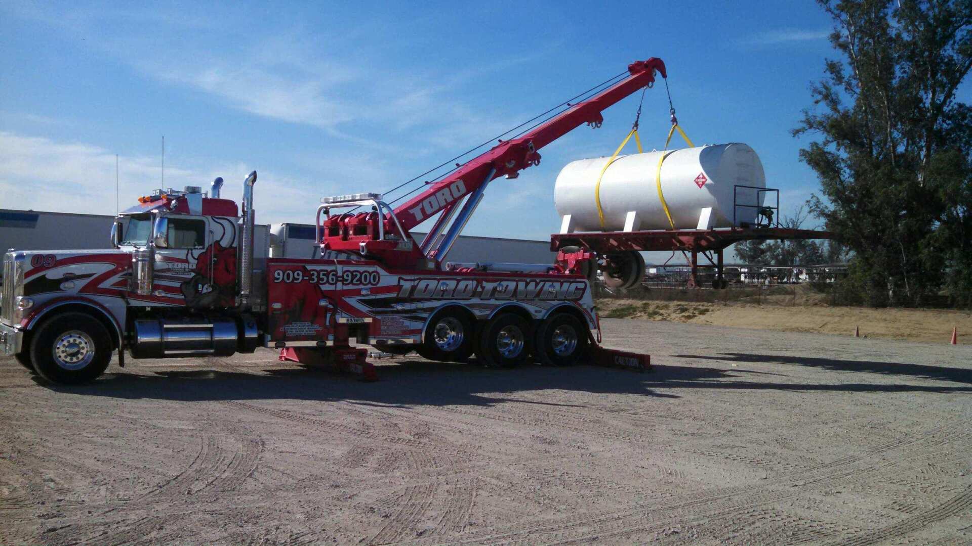 Toro Towing - Inland Empires #1 Semi and Heavy Equipment Tow Company