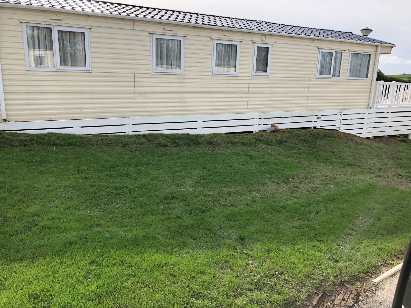 Caravan skirting and lodge skirting