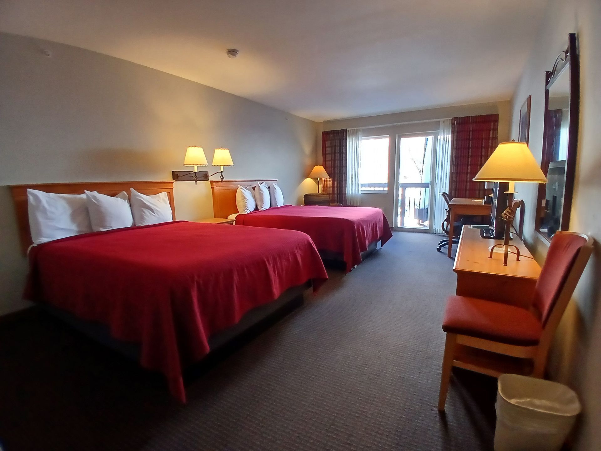 Rustic Lodge Rooms | Salmon Rapids Lodge | Riggins, ID