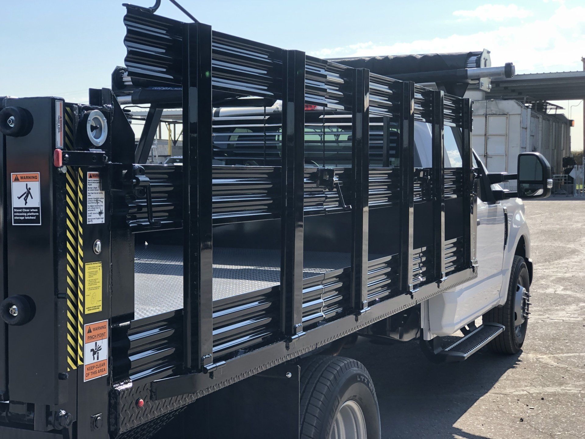 Drake Equipment | Flatbeds