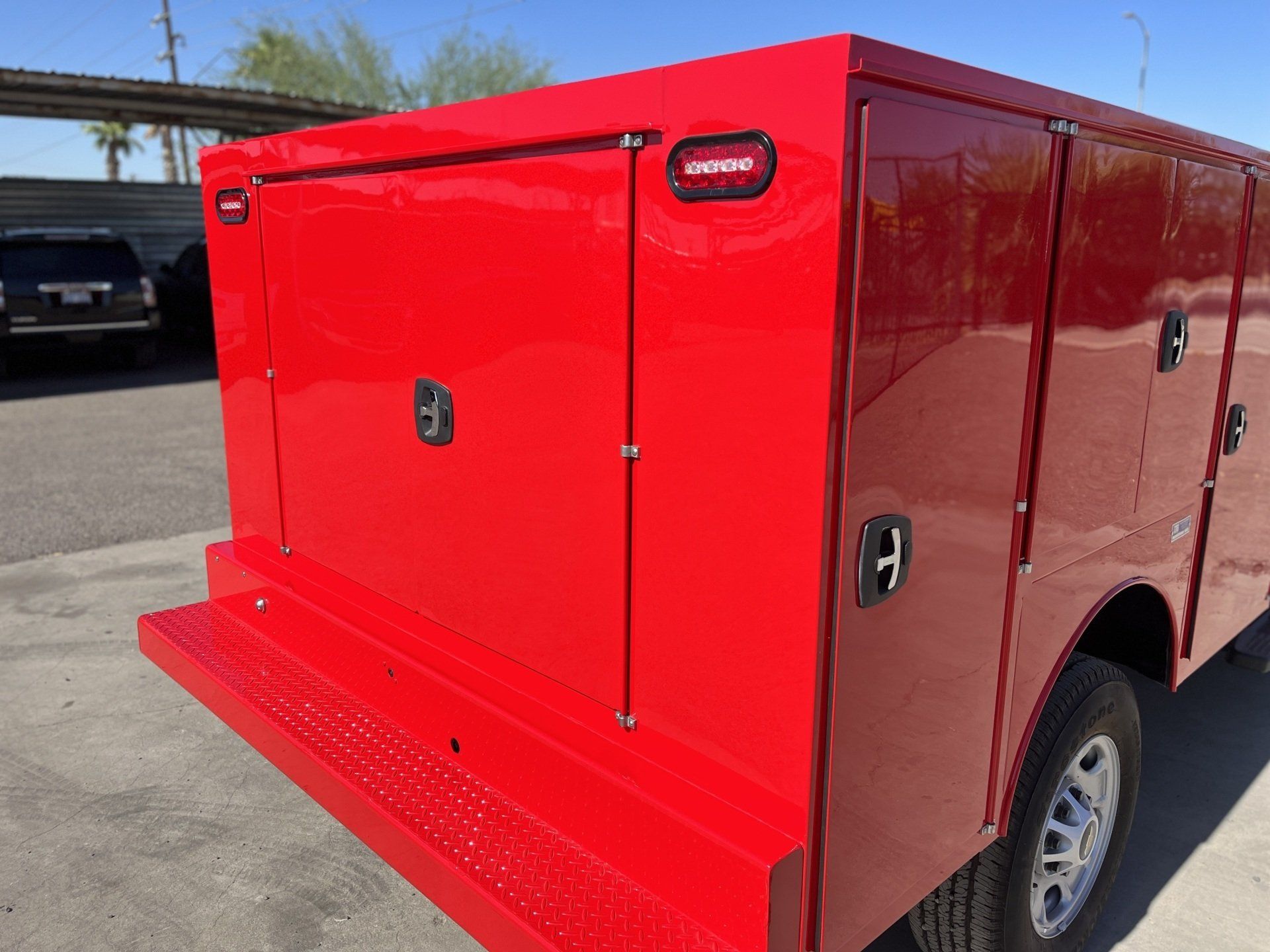 Commercial Service Bodies | Drake Equipment