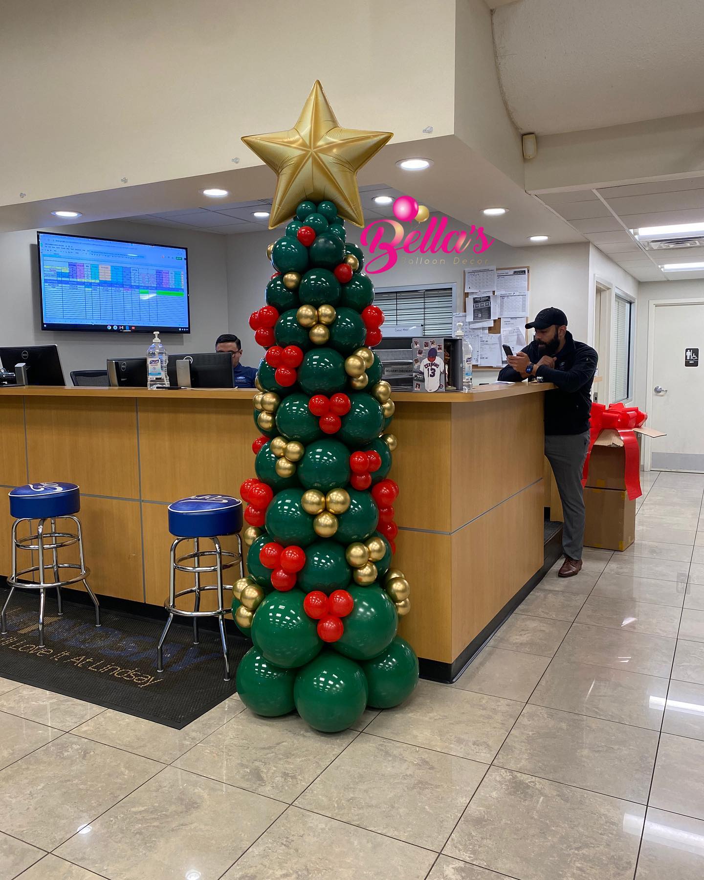 Elevate Your Celebration with Stunning Holiday Balloon Decor