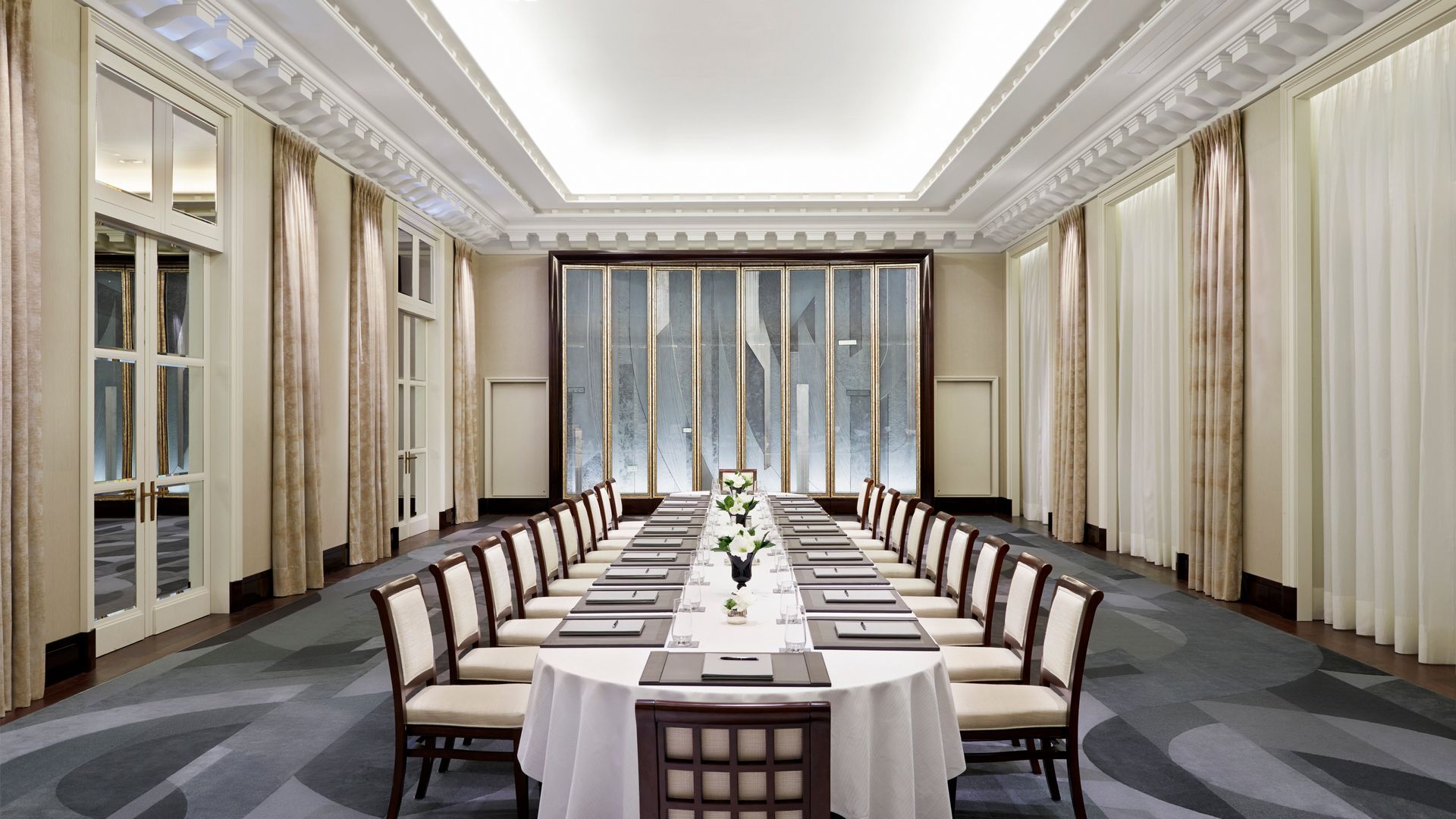 THE PENINSULA PARIS