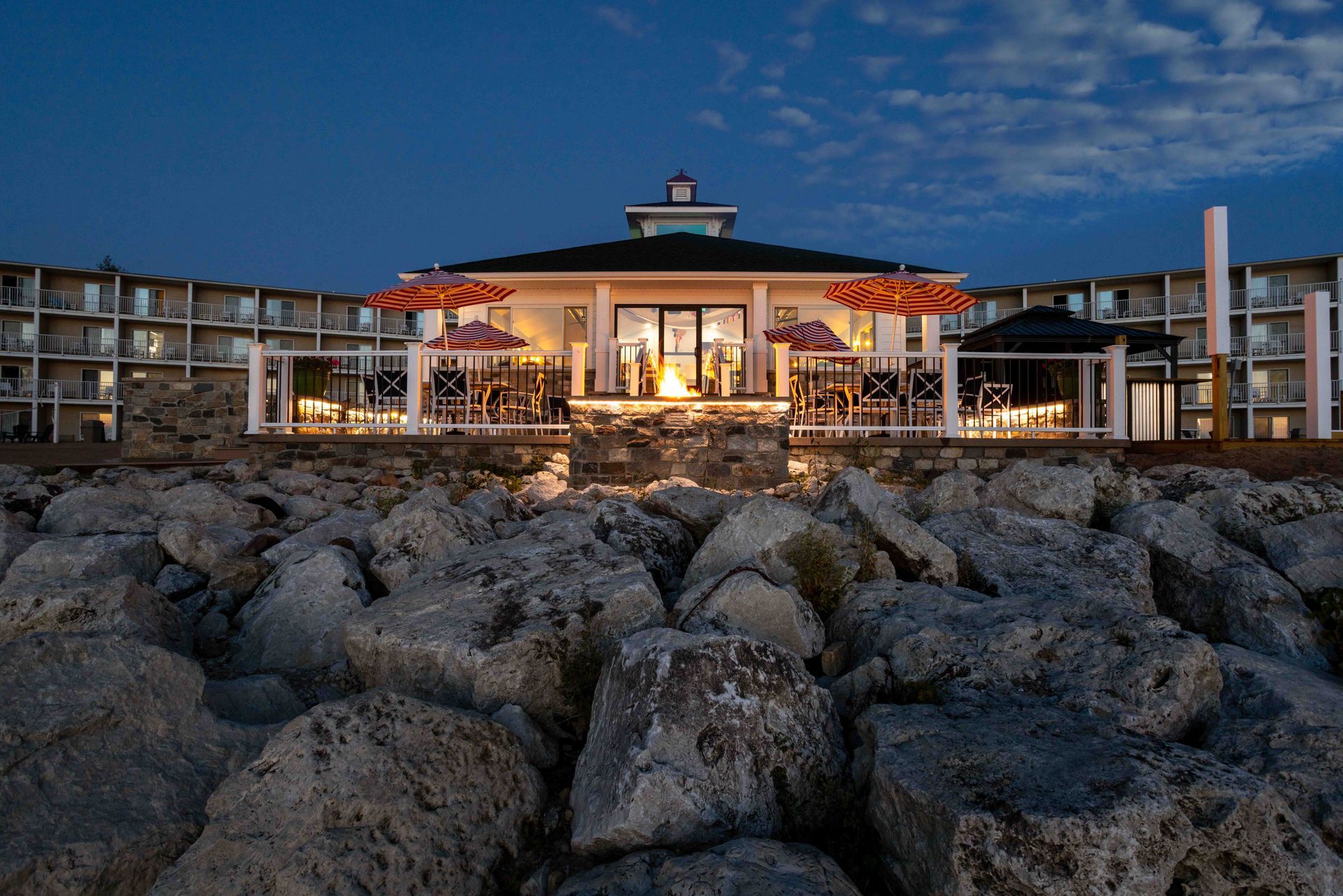 Breakers Beach Bar Woodfired Pizza + Cocktails