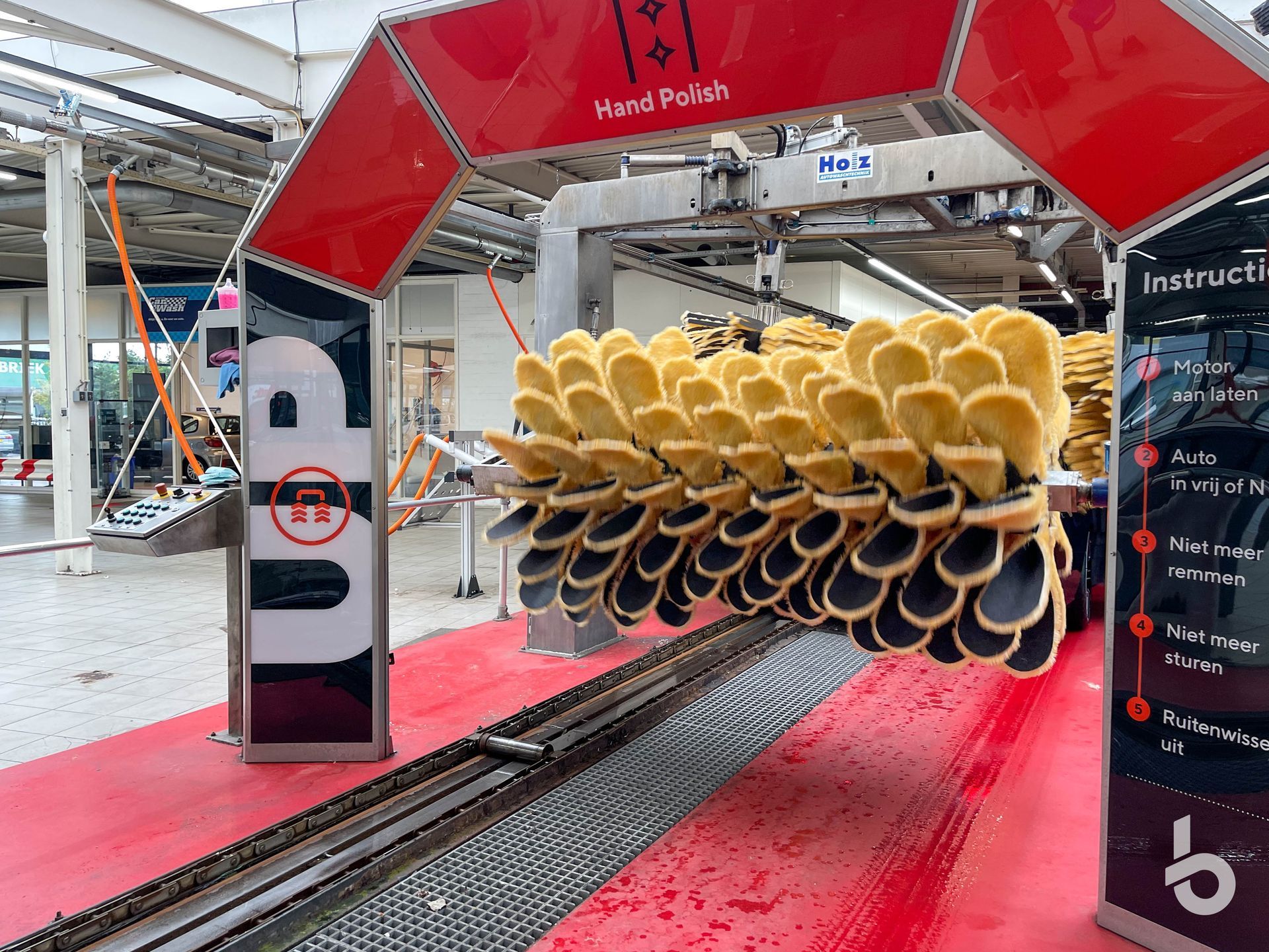 Up (Indoor) Carwash - Holz car wash system