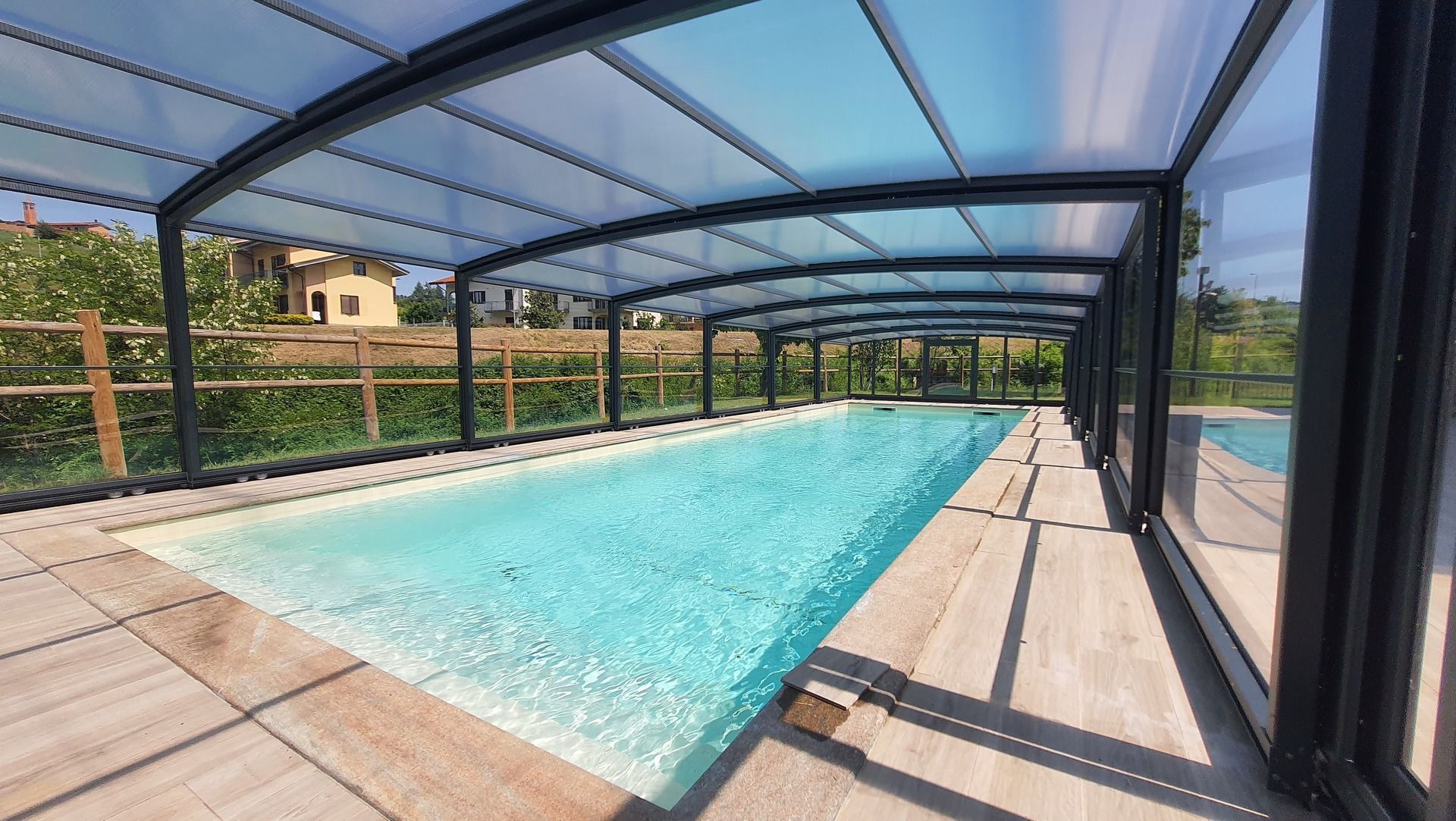 Linea Easy Telescopica: tapparelle per copertura piscine