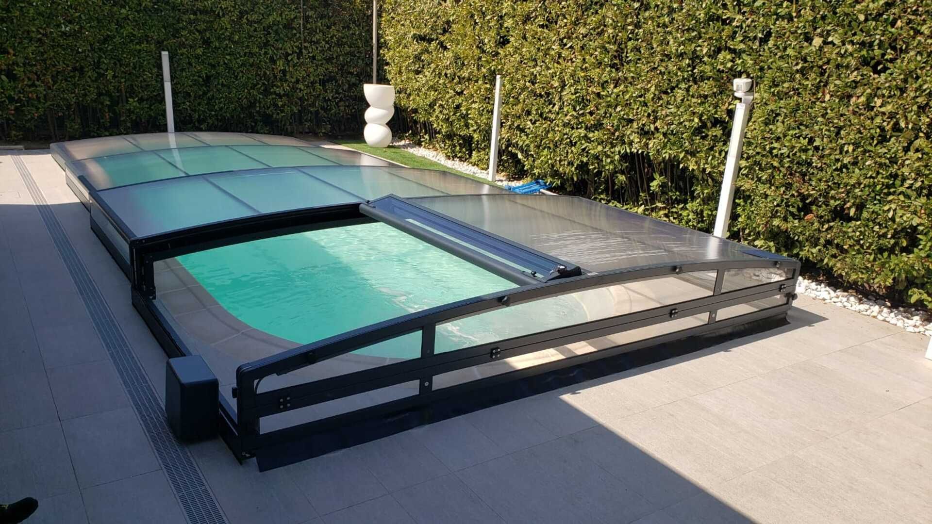 Linea Easy Telescopica: tapparelle per copertura piscine