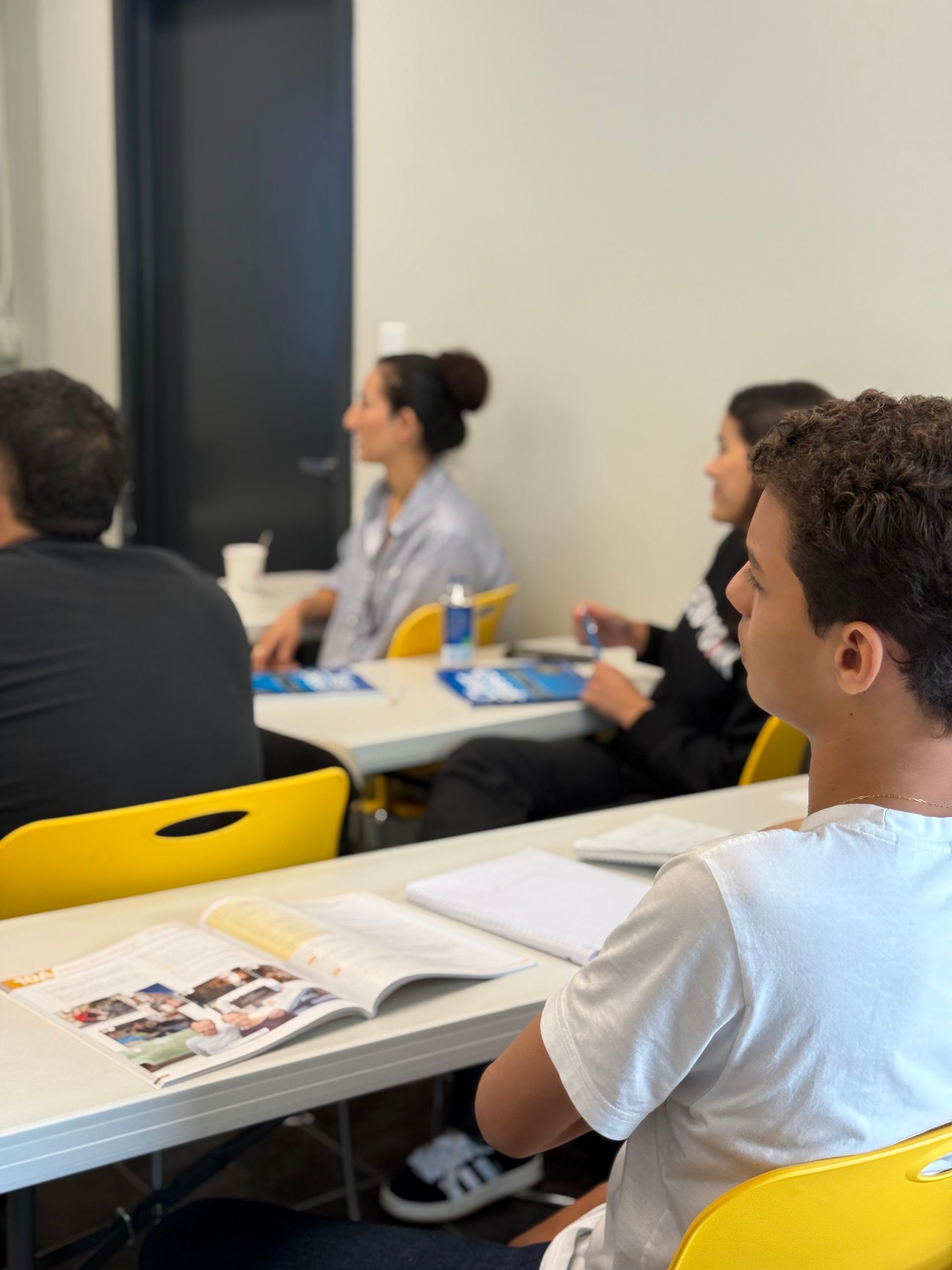 Why Learn a Foreign Language? 7 Benefits | Lingua