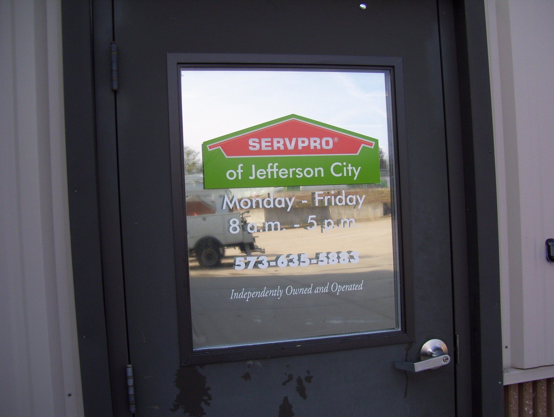 Custom Sign Company - Bee Seen Signs | Jefferson City & Columbia Mo