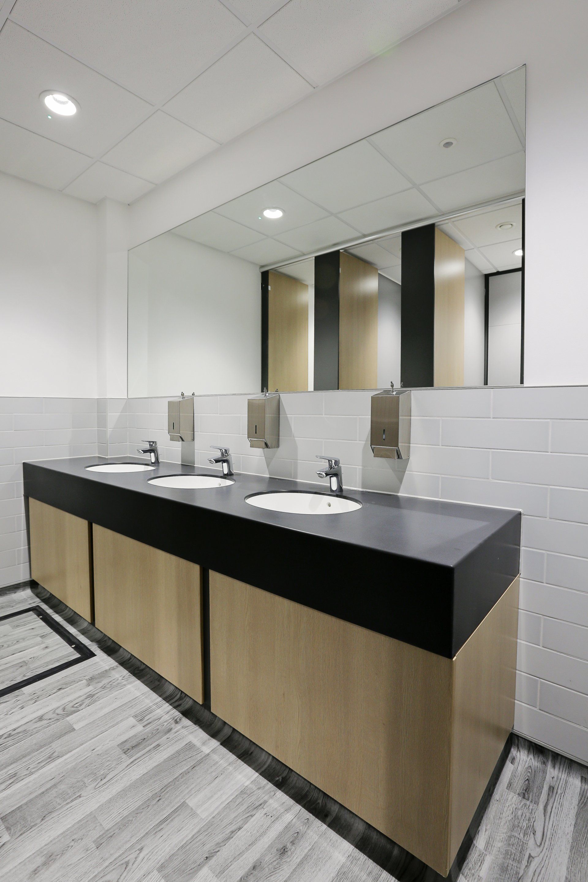 Office Washroom Fit Out | Reading | Glenside Commercial Interiors
