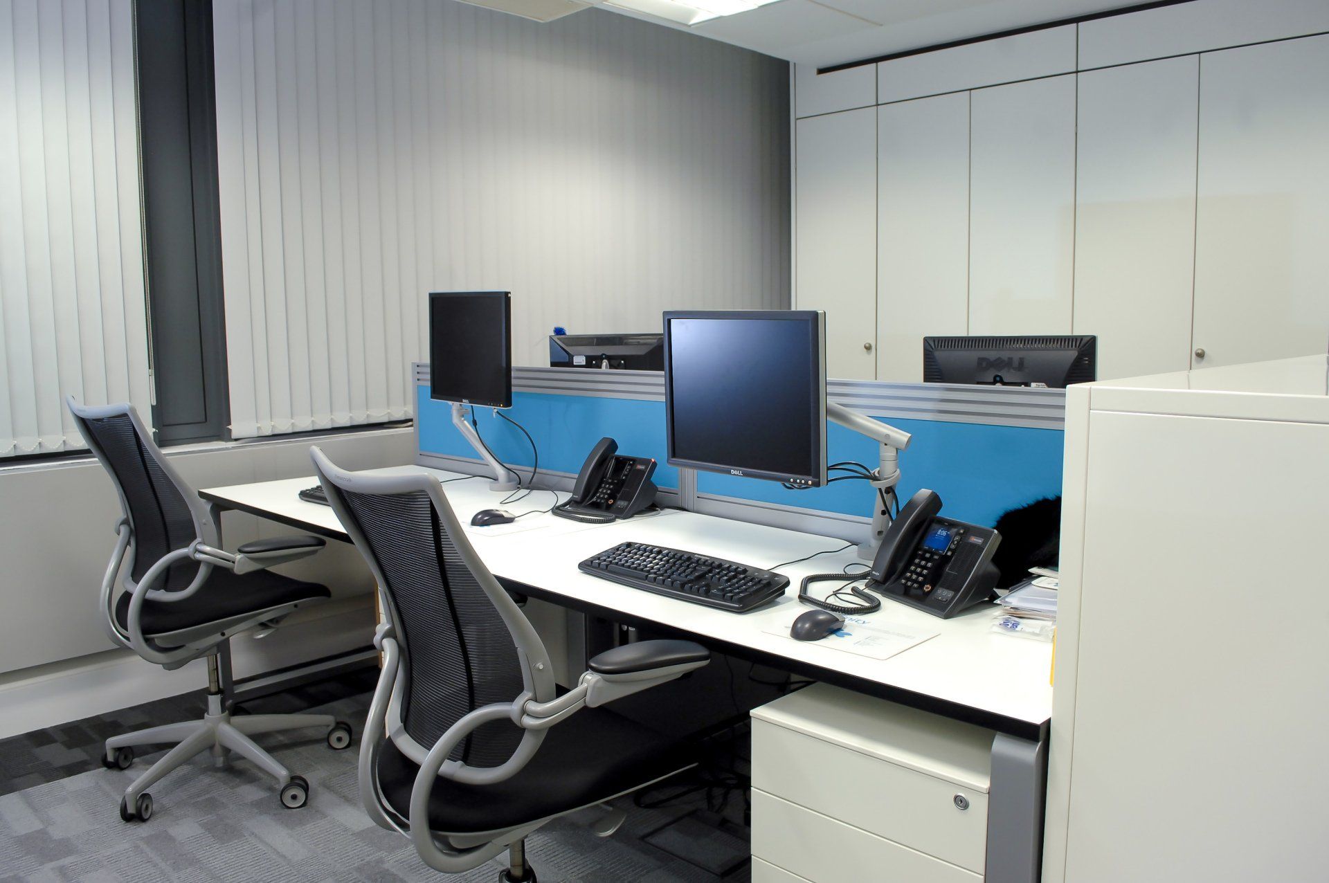IT Suites, Comms & Data Room Design and Fit Out Reading UK | Glenside