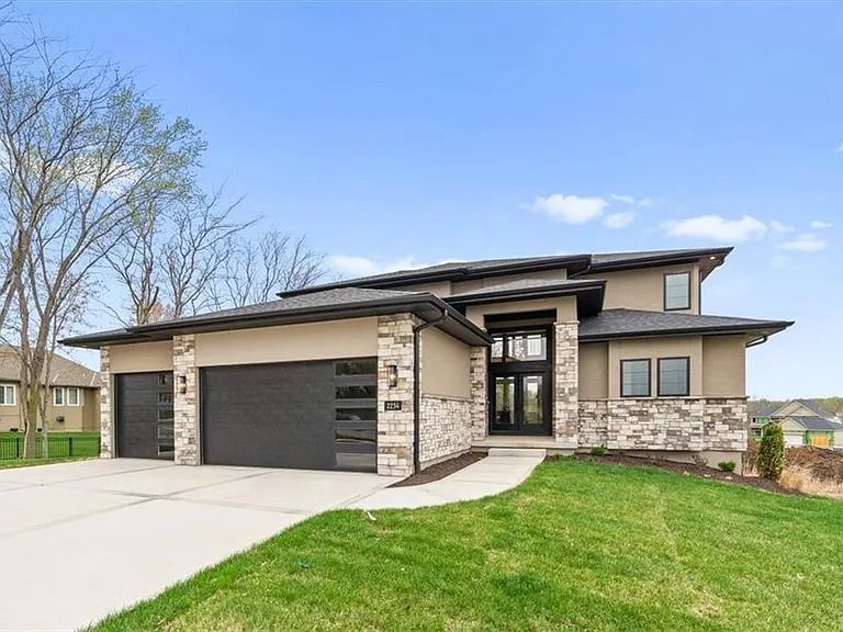 Available Custom Homes in Kansas City | Walker Custom Homes