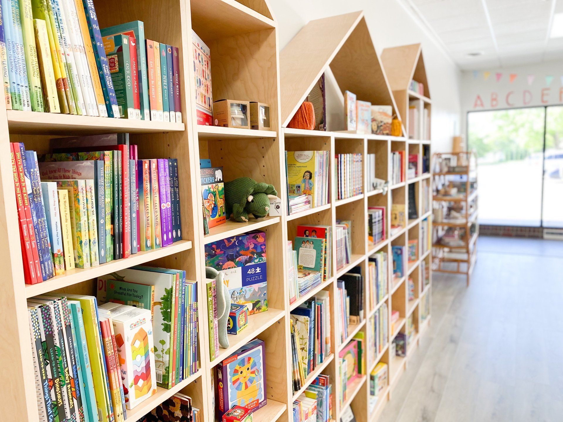 Elleinad Books | Children's Book Store | Lincoln, NE
