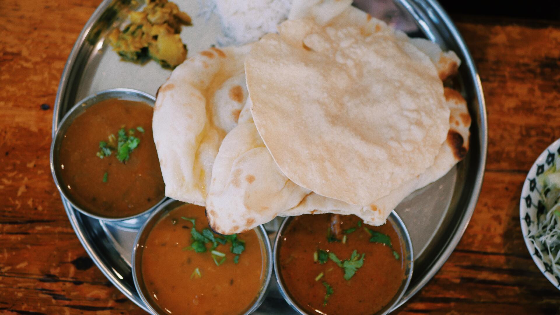 5 Indian Dining Etiquette Dos and Don'ts to Remember