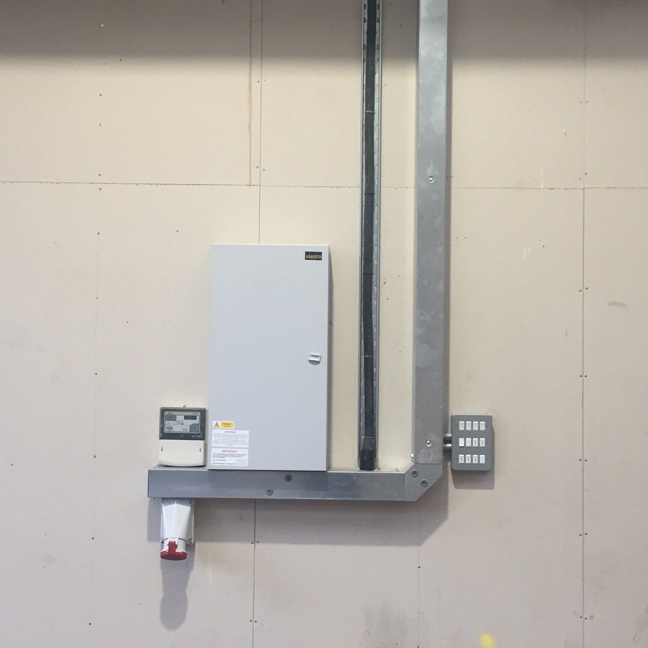 HOME [www.aa-elec.co.uk]