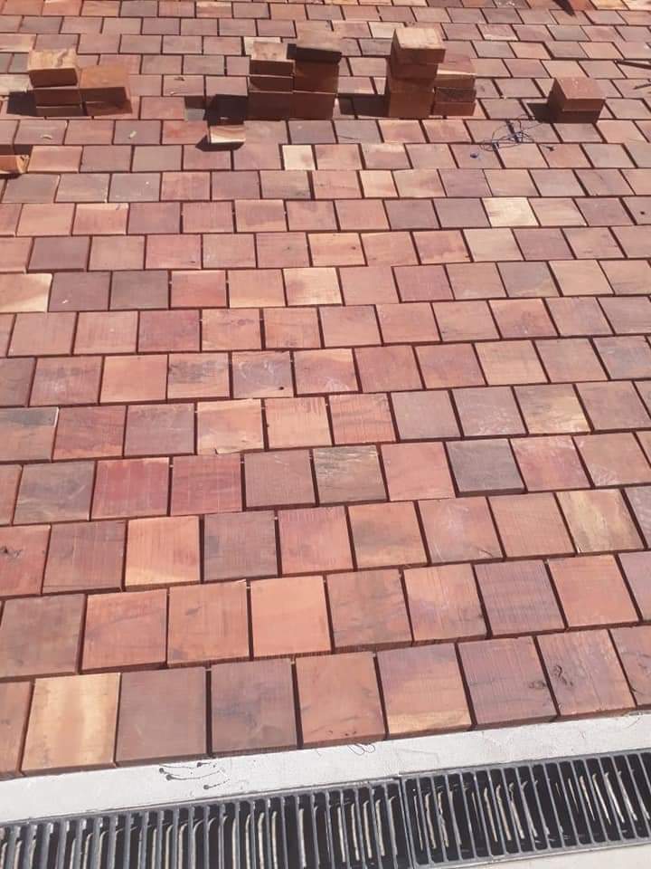 Construcciones con quebracho en Paso del Rey con Oro Rojo Todo en Quebracho
