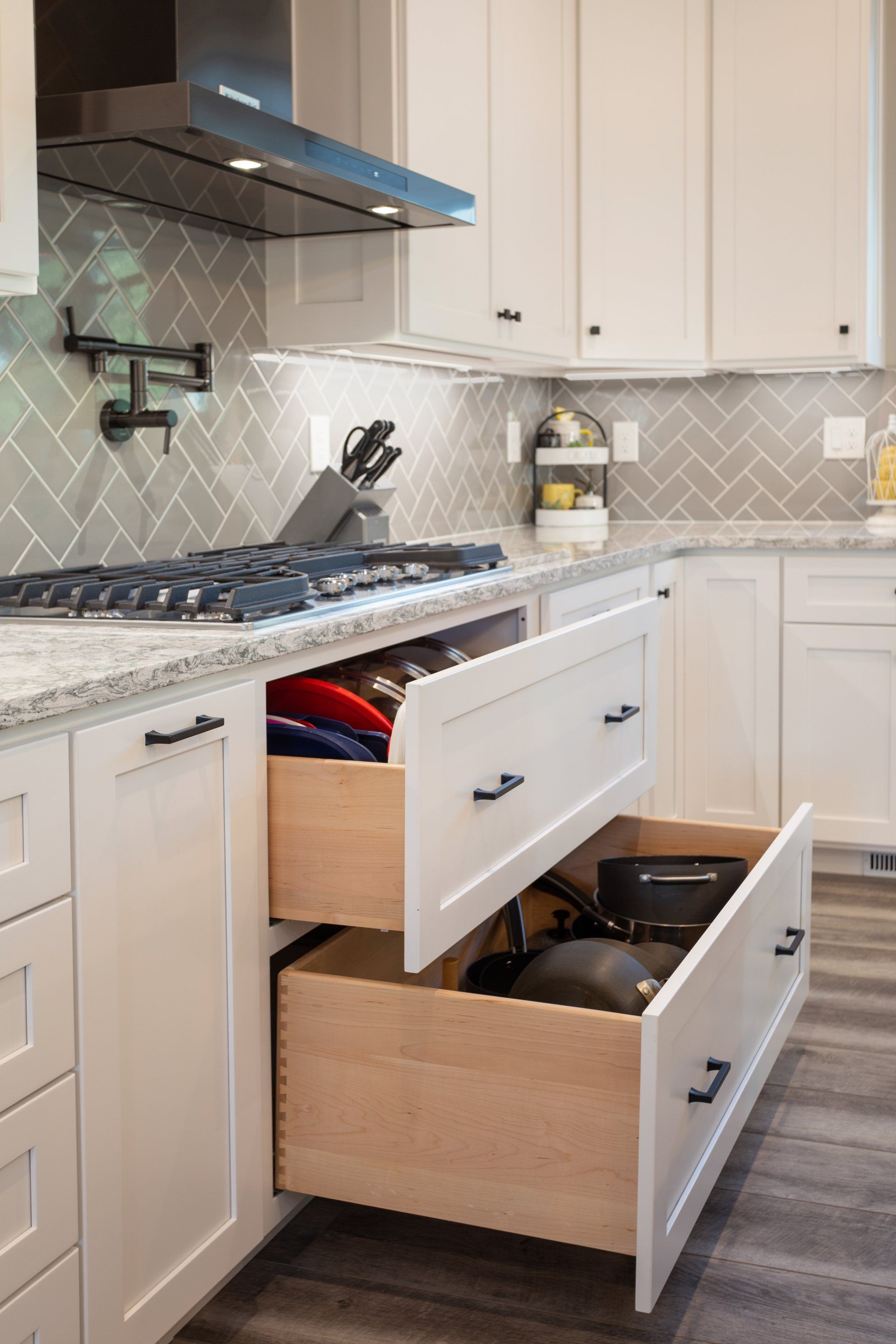 MAXIMIZING STORAGE AND FUNCTIONALITY: CLEVER CABINET SOLUTIONS FROM ... MAXIMIZING STORAGE AND FUNCTIONALITY: CLEVER CABINET SOLUTIONS FROM ...