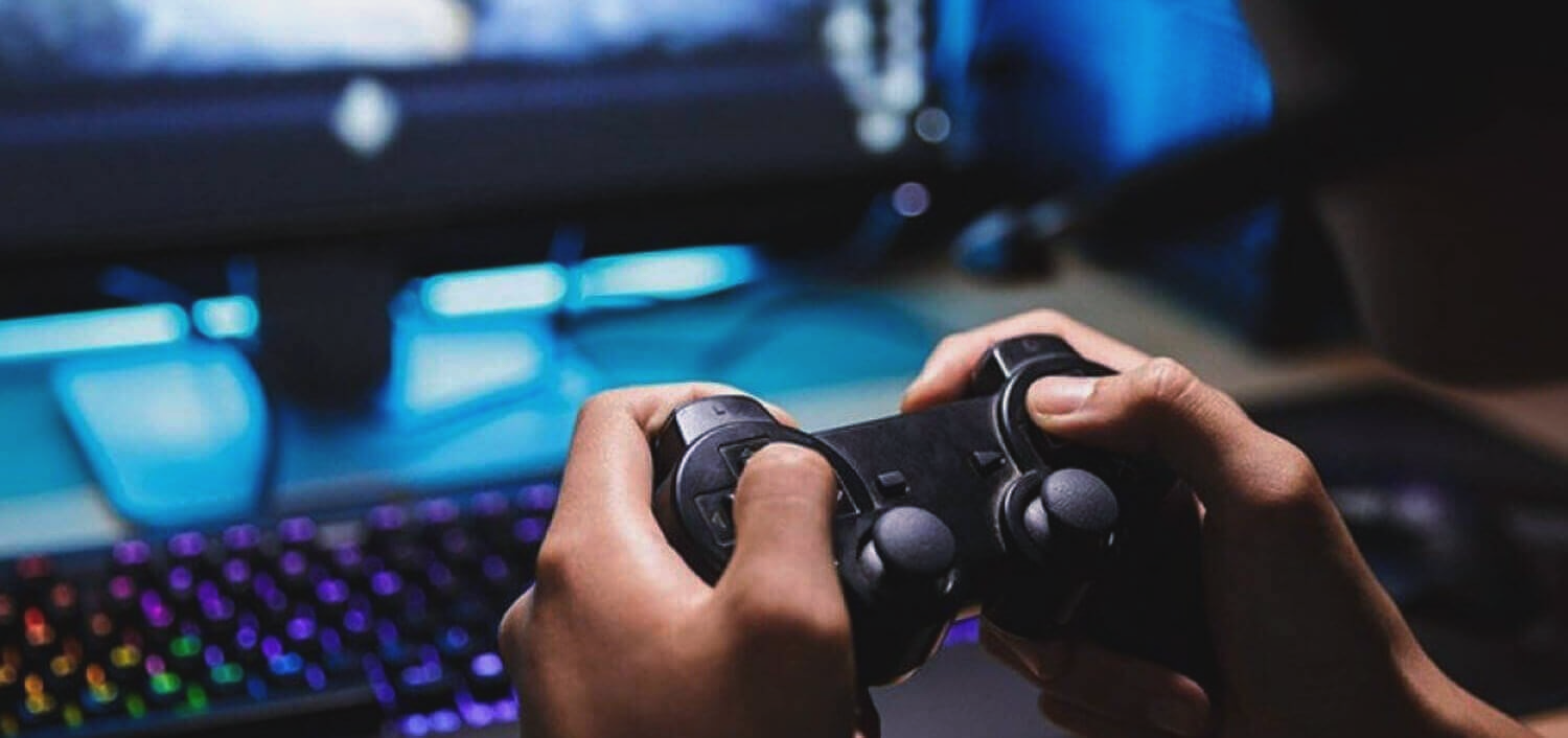 These Hand Stretching Exercises for Gamers Will Prevent Injuries