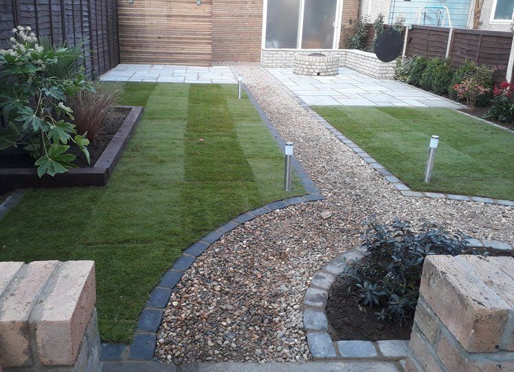 landscape gardener-garden wall-paving-decking-lawn