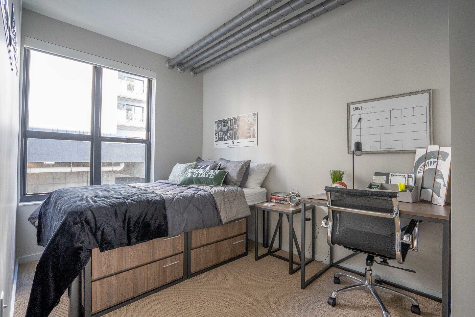 Landmark on Grand River | Student Apts in East Lansing, MI