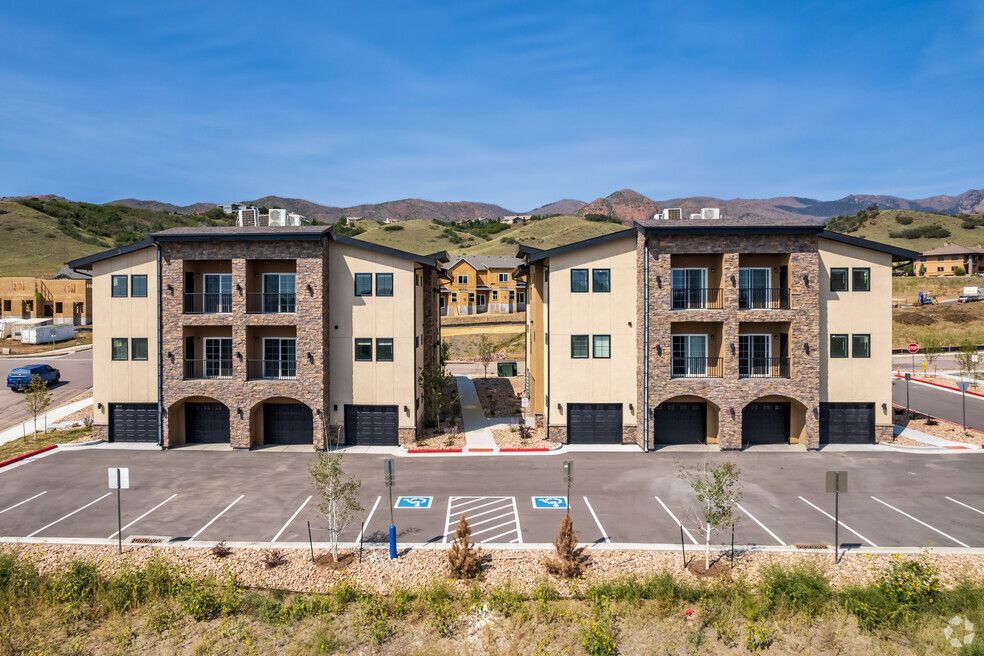 The Edge At Mountain Shadow | Apartments in Colorado Springs