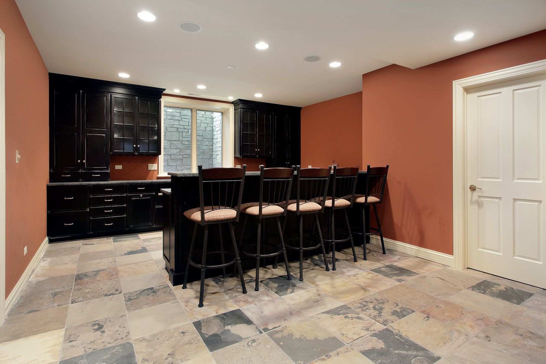 Custom bars & kitchenettes, basement finishing - GR Basement Pros