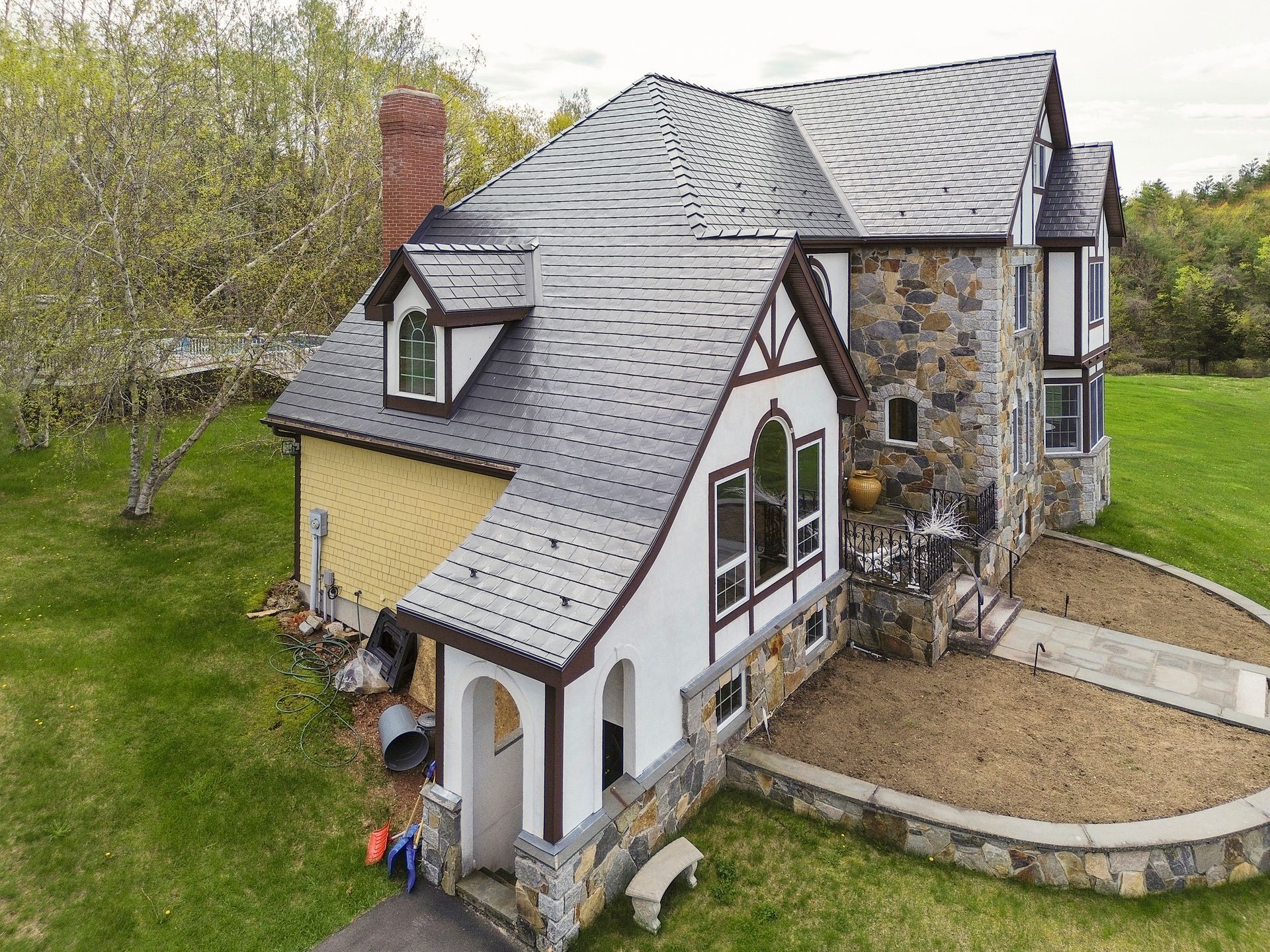 Madbury, NH USA 🇺🇲 Deep Charcoal Interlock® Slate Metal Roofing System ...
